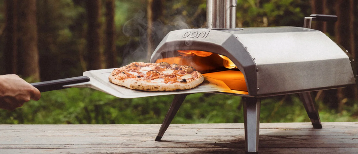 how to cook a pizza in an outdoor pizza oven